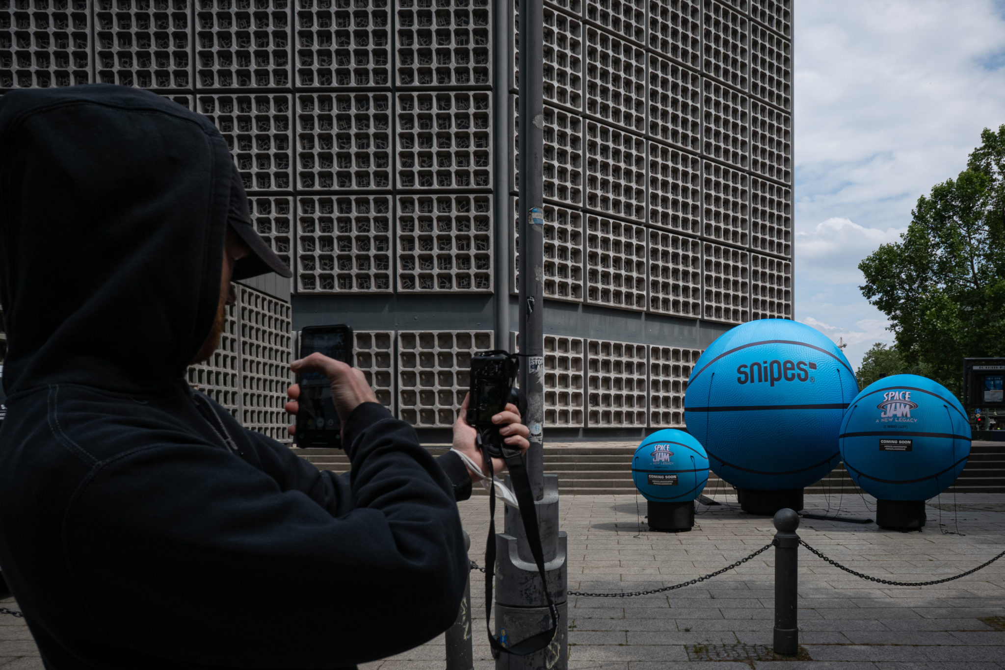 Guerrilla -installation with oversized basketballs all over Europe for ...